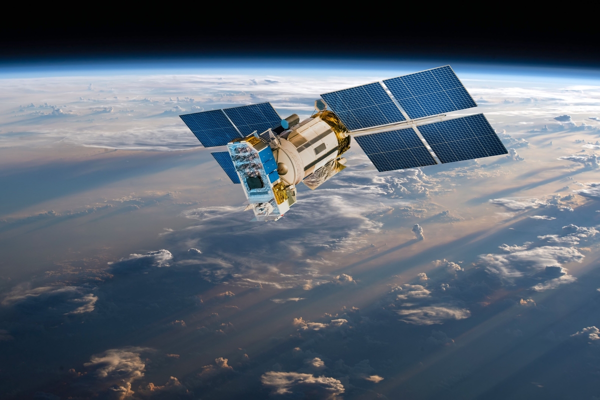 Quels sont les défis à relever pour les services en orbite